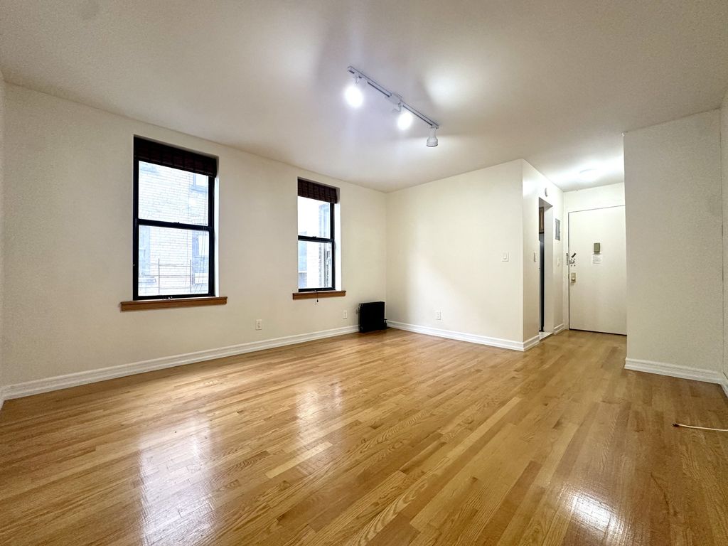 10 Adrian Ave #3A, Bronx, NY 10463 - See Est. Value, Schools & More