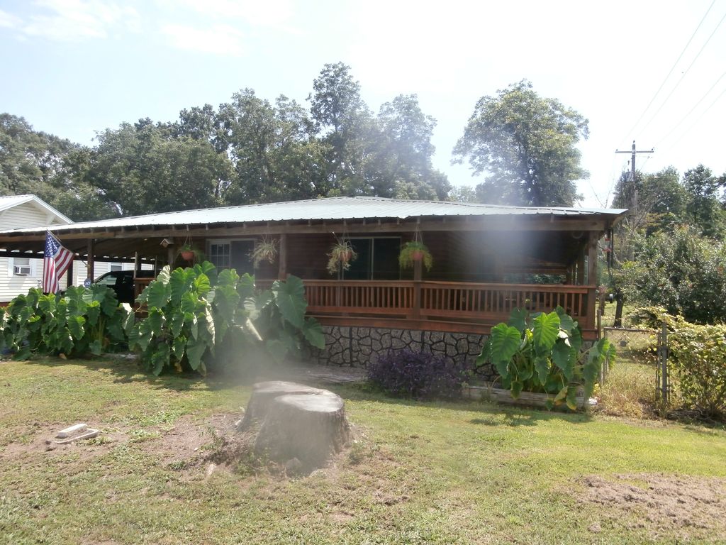 122 Oak St, Sylacauga, AL 35150 - See Est. Value, Schools & More