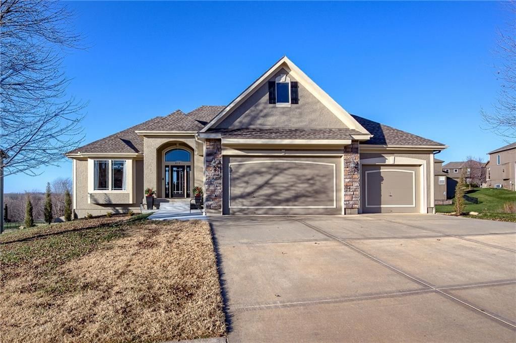 812 Creekmoor Pond Ln, Raymore, MO 64083 - See Est. Value, Schools & More