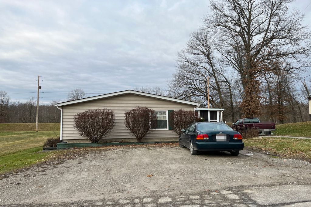 390 Cambridge St, Cambridge, OH 43725 - See Est. Value, Schools & More