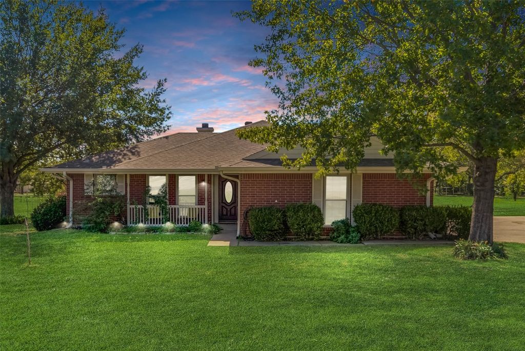 413 Raven Ct, Burleson, TX 76028 - See Est. Value, Schools & More