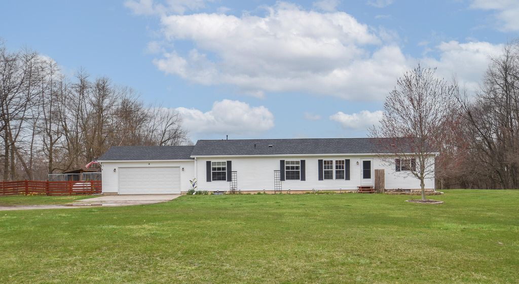 814 Halls Corner Rd, Montgomery, MI 49255 - See Est. Value, Schools & More