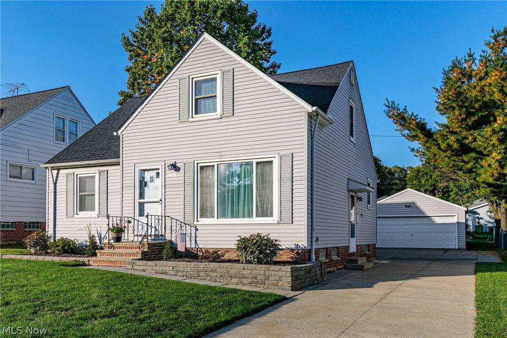 2386 E 290th St, Wickliffe, OH 44092 | Trulia