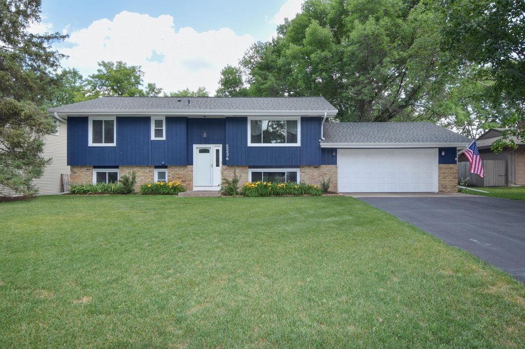 5236 Red Oak Dr, Mounds View, MN 55112 - See Est. Value, Schools & More