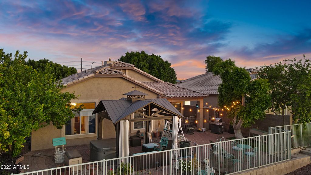 10810 W Almeria Rd, Avondale, AZ 85392 - See Est. Value, Schools & More