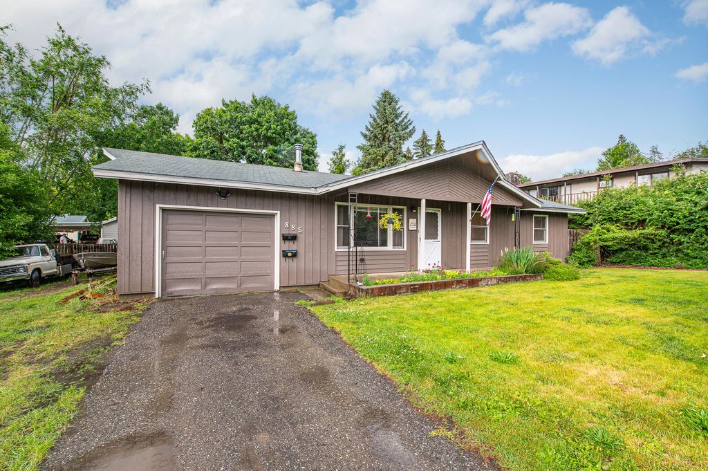 885 E 2nd Ave, Colville, WA 99114 - See Est. Value, Schools & More