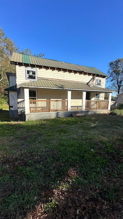 141 High St, Converse, SC 29329 - See Est. Value, Schools & More