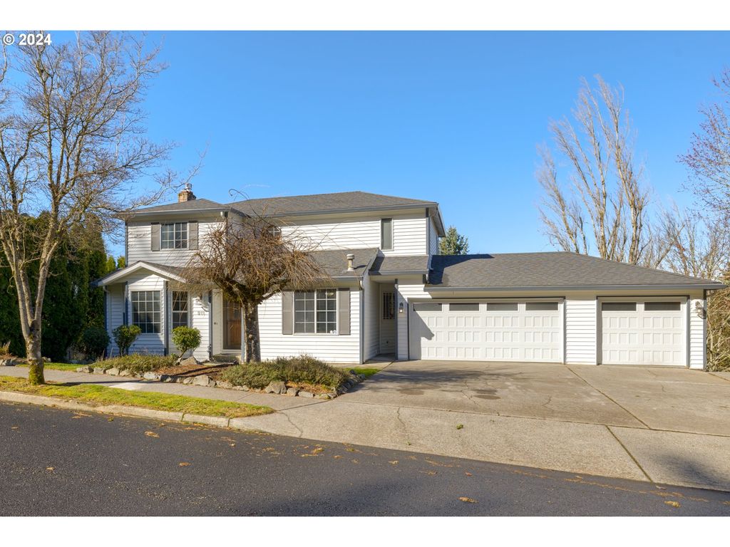 911 SW 8th St, Gresham, OR 97080 - See Est. Value, Schools & More