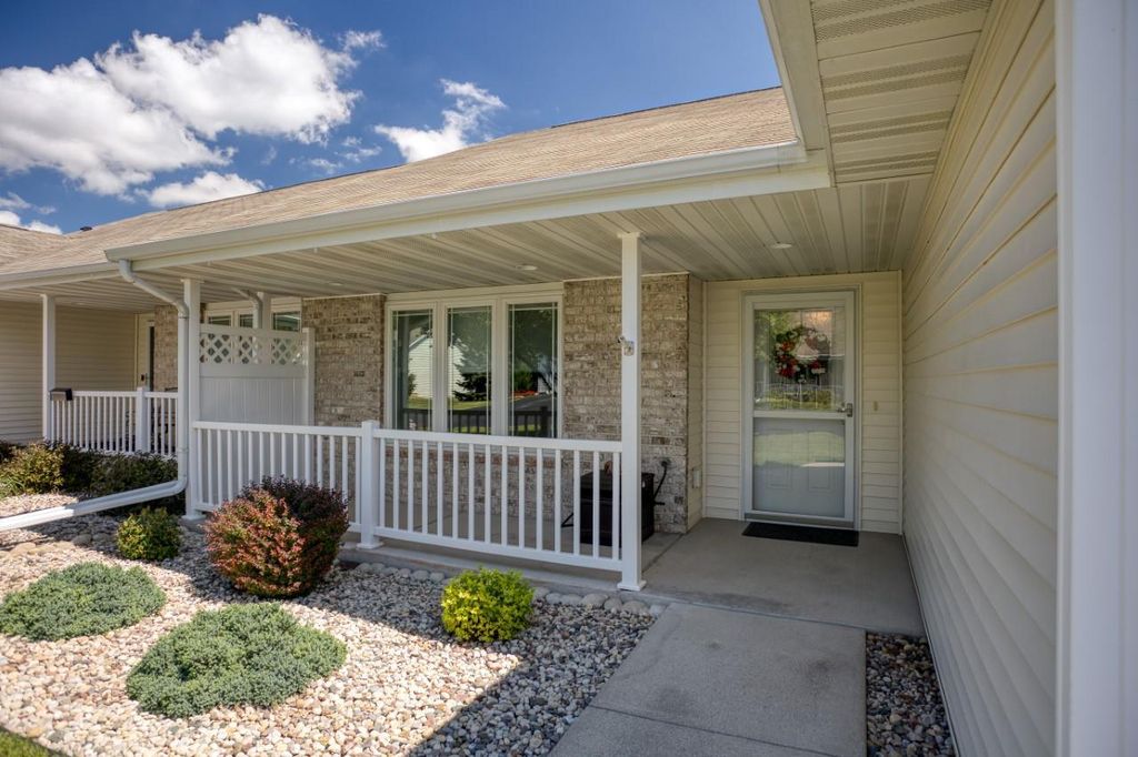 376 Wyldewood Dr #D-43, Oshkosh, WI 54904 - See Est. Value, Schools & More