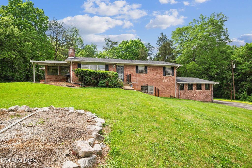 4304 McDonald Rd, Knoxville, TN 37914 - See Est. Value, Schools & More