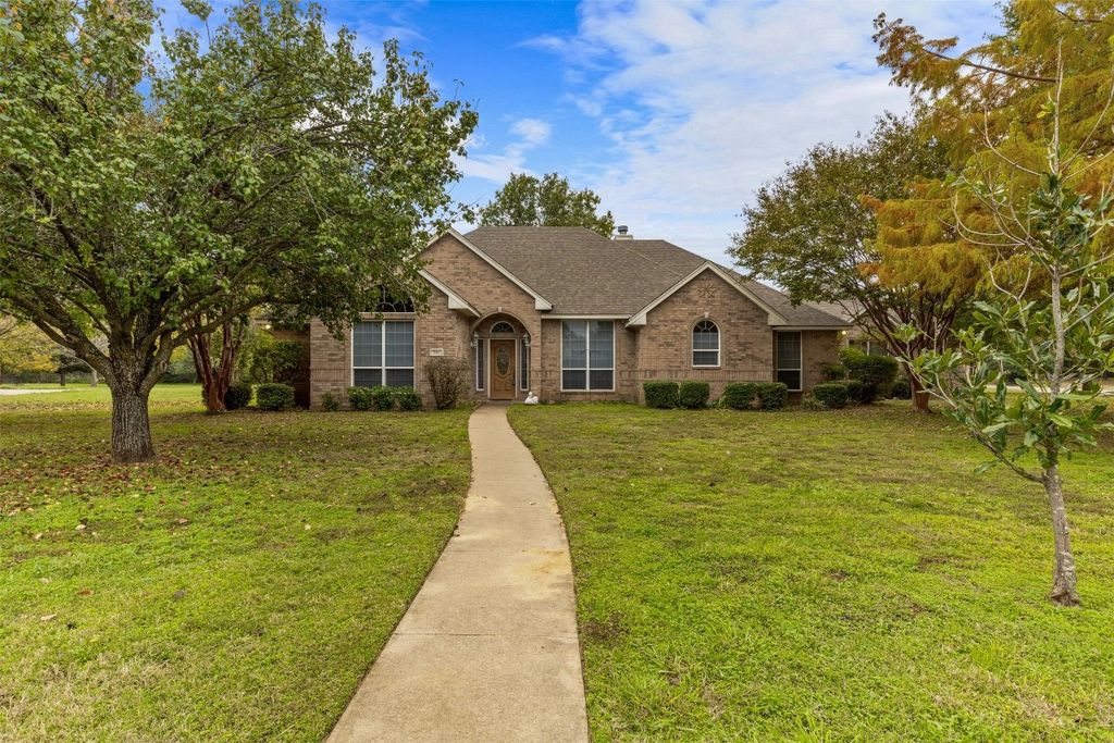 200 Shadow Creek Ln, Burleson, TX 76028 - See Est. Value, Schools & More