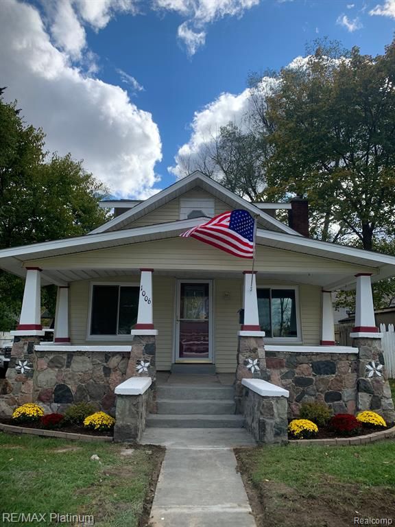 1006 Granger St, Fenton, MI 48430 - See Est. Value, Schools & More
