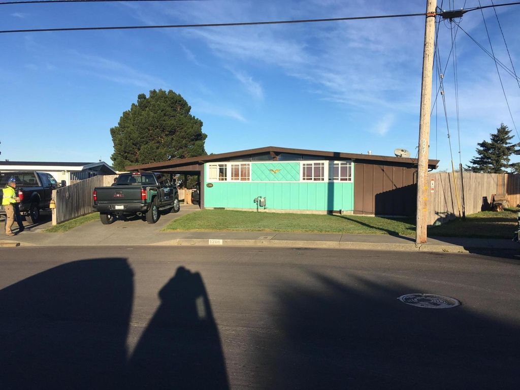 1208 Gross St, Eureka, CA 95503 - See Est. Value, Schools & More