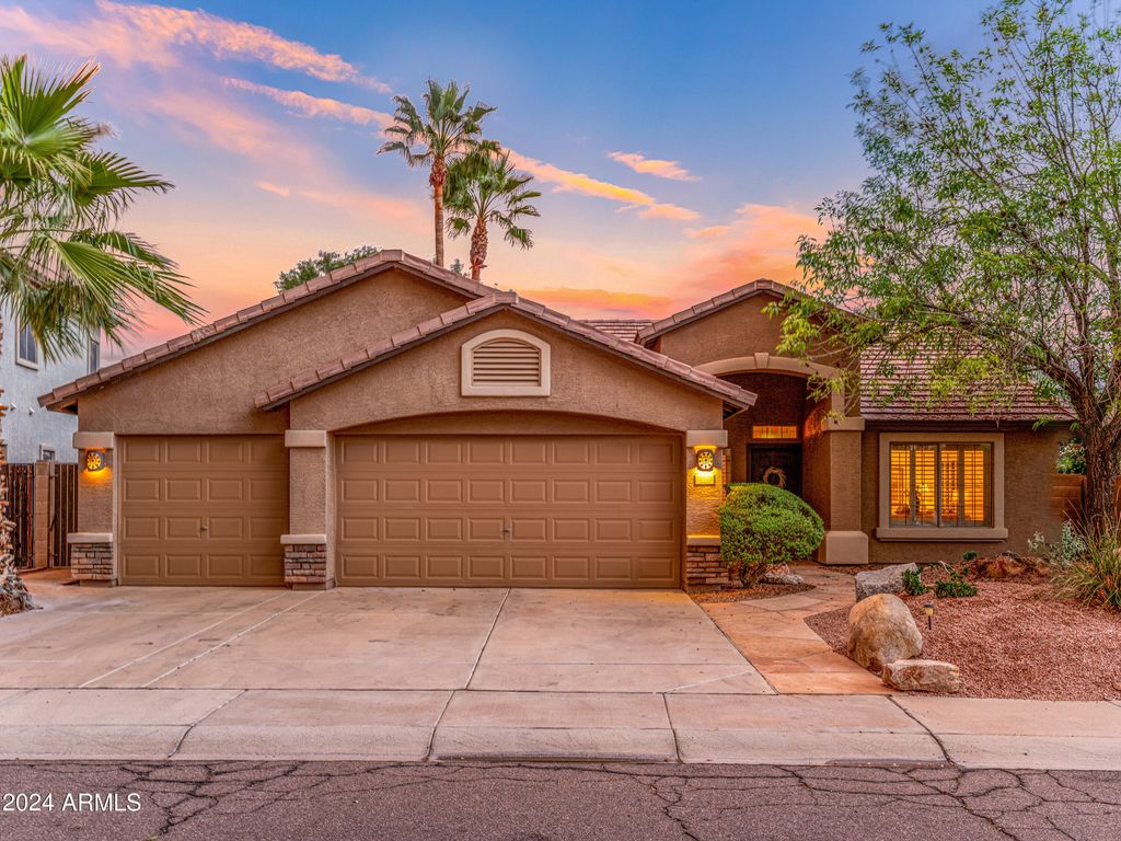 10825 W Palm Ln, Avondale, AZ 85392 - See Est. Value, Schools & More