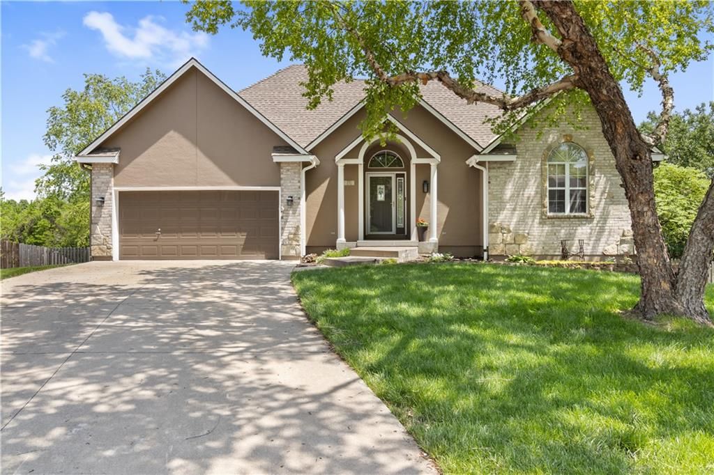 517 NE Topaz Pl, Lees Summit, MO 64086 - See Est. Value, Schools & More