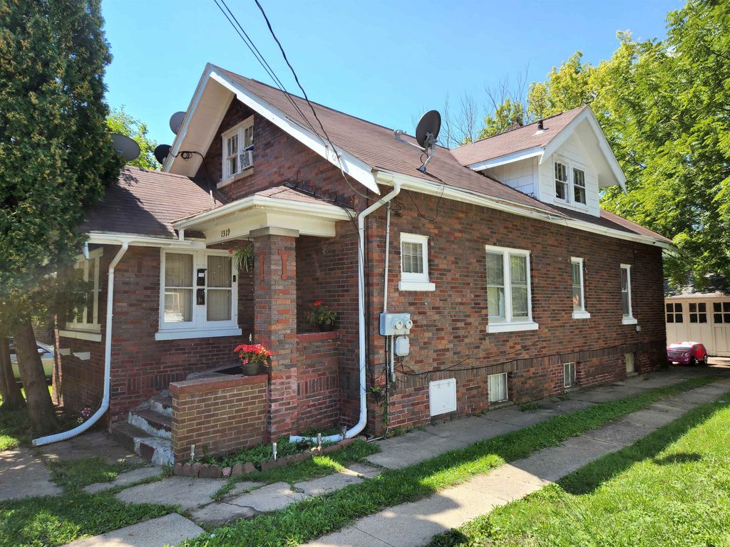 1319 19th St, Rockford, IL 61104 | Trulia