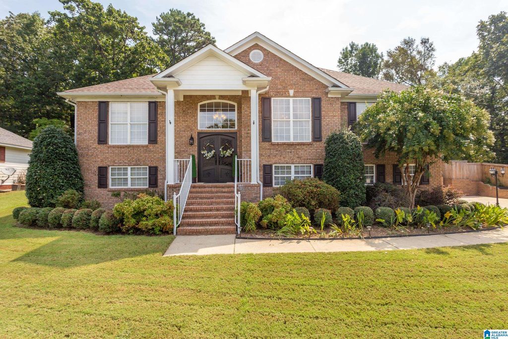 1002 Magnolia Cir, Leeds, AL 35094 - See Est. Value, Schools & More