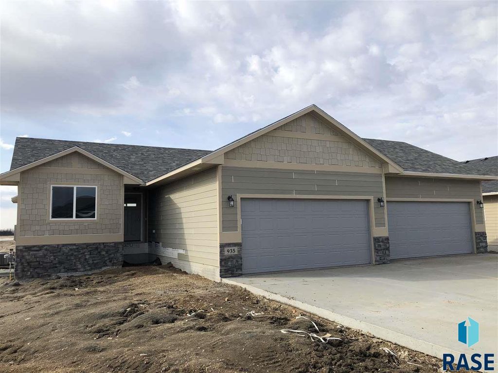935 Fanning St, Tea, SD 57064 - See Est. Value, Schools & More