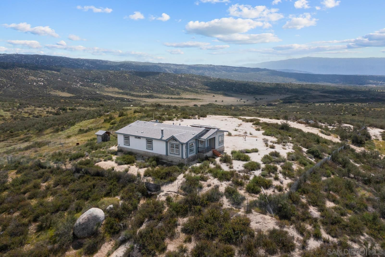 43601 E Benton Rd, Hemet, CA 92544 - See Est. Value, Schools & More