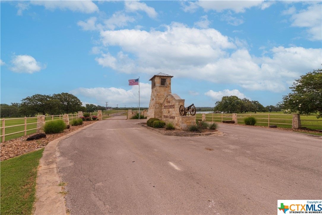 Flash Cir, Luling, TX 78648 - See Est. Value, Schools & More