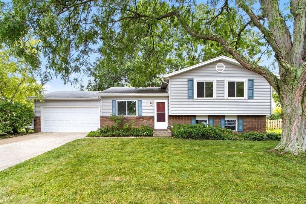 2064 Flanders Ct, Columbus, OH 43235 - See Est. Value, Schools & More