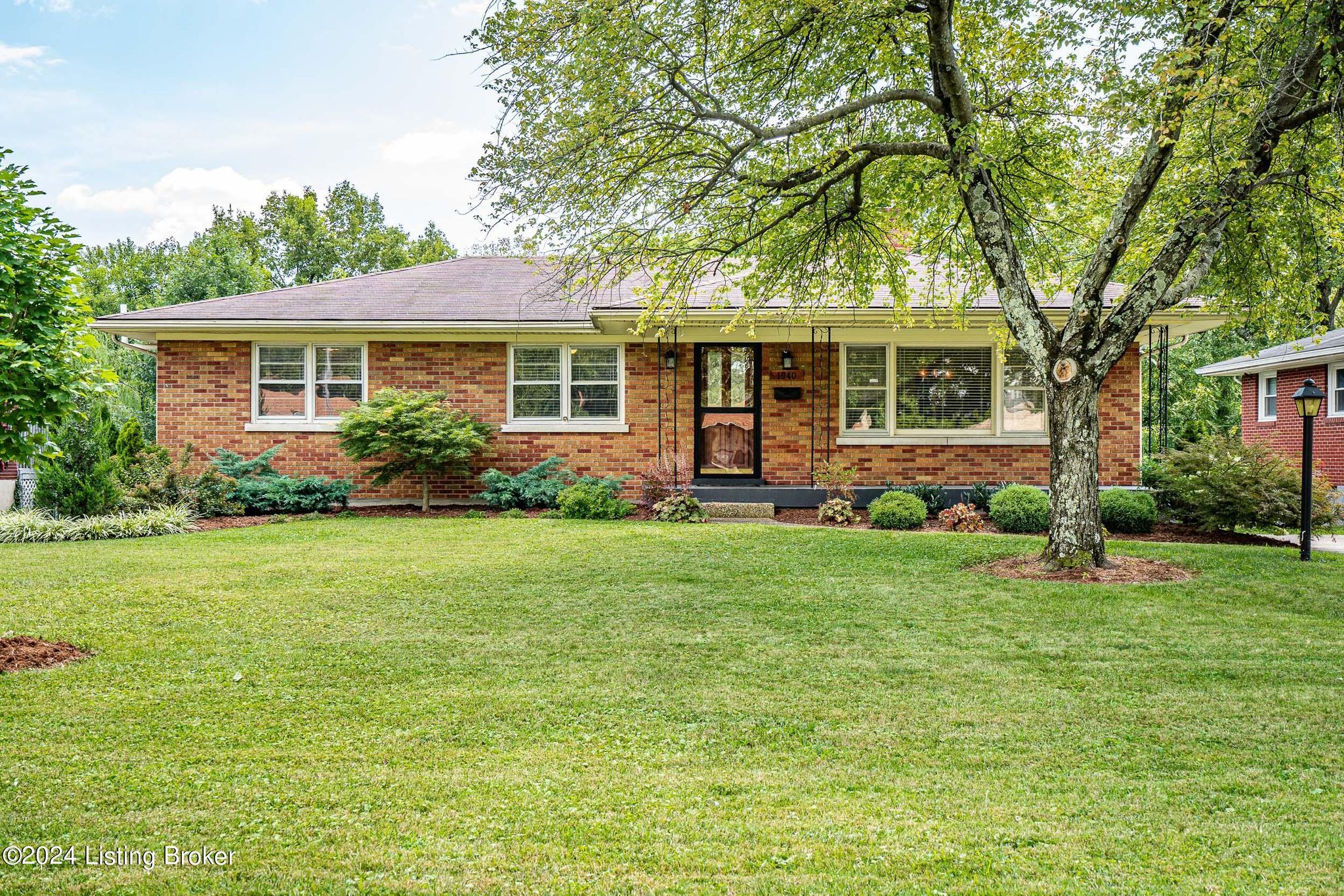 1940 Meadowcreek Dr, Louisville, KY 40218 - See Est. Value, Schools & More