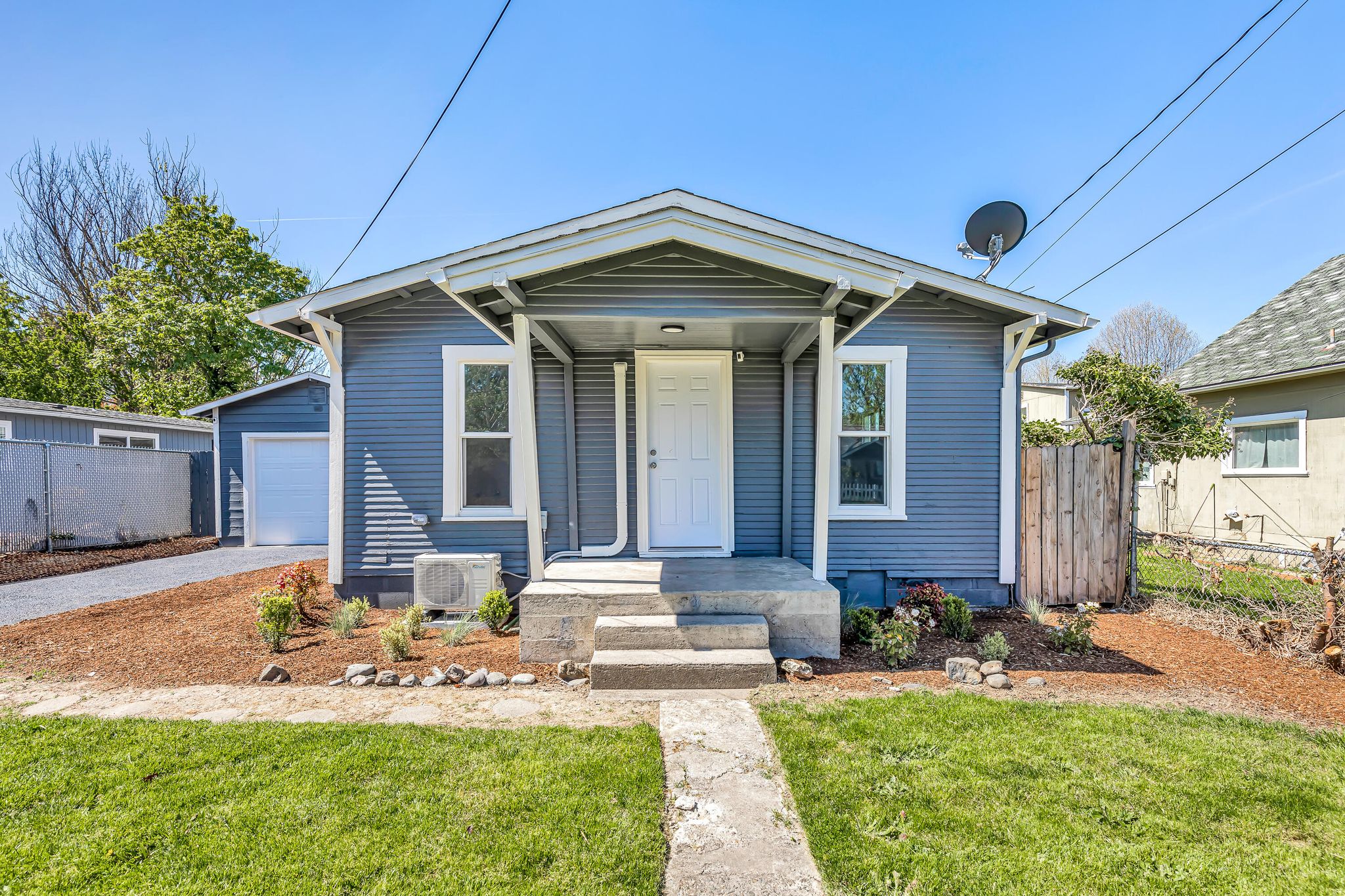 723 Oak St, Medford, OR 97501 - See Est. Value, Schools & More