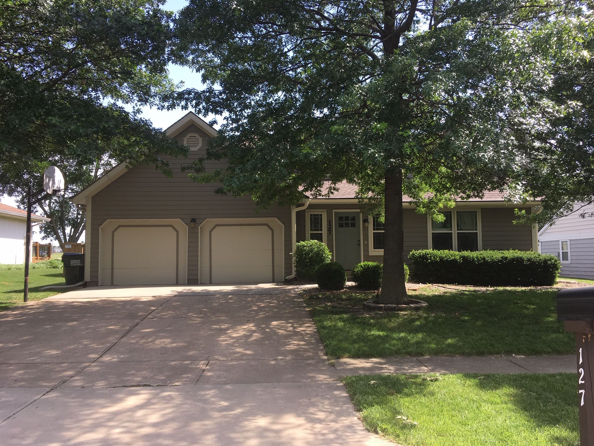 127 E Colleen Dr, Gardner, KS 66030 - See Est. Value, Schools & More