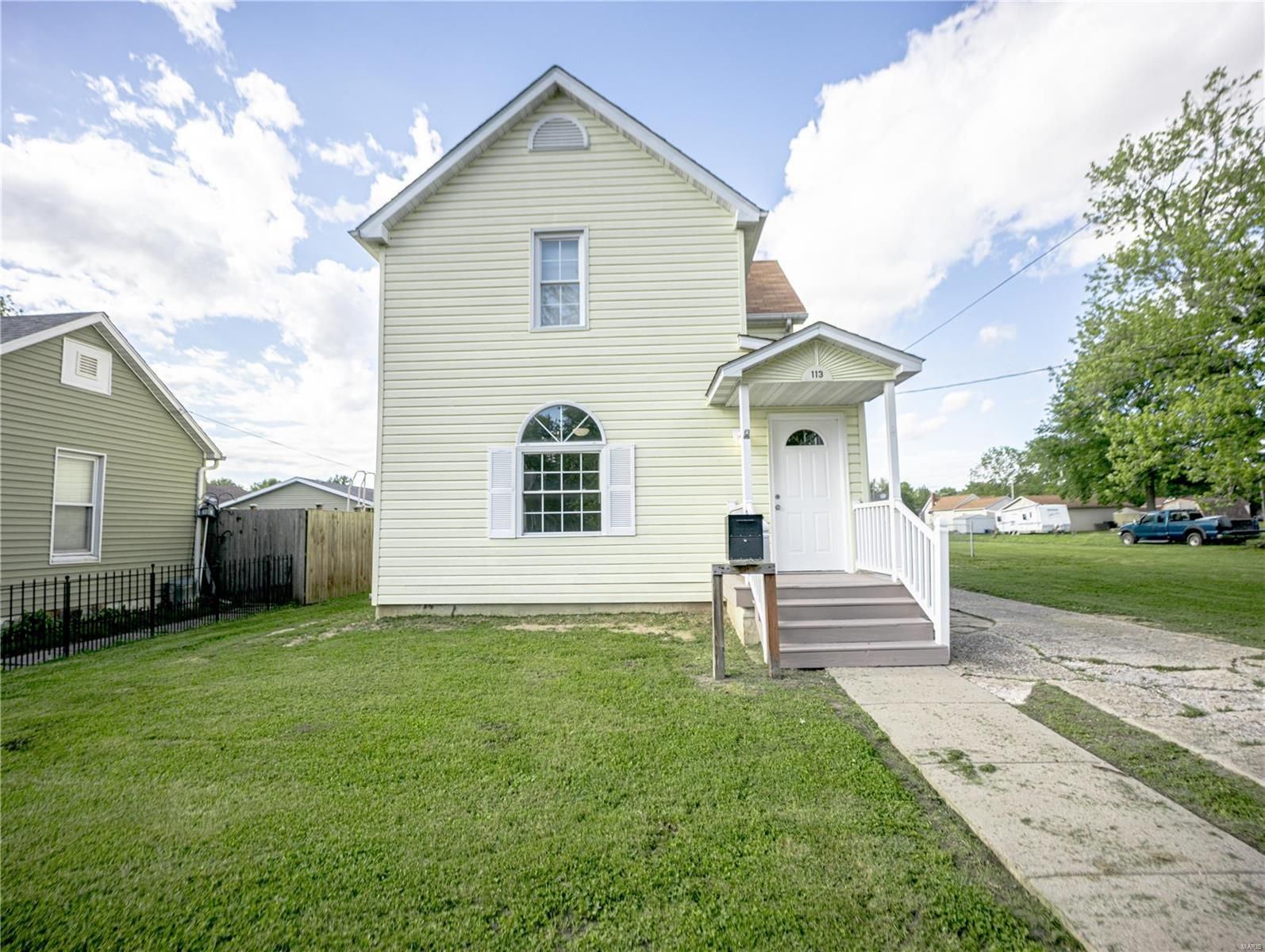 113 Benton St, Mount Olive, IL 62069 - See Est. Value, Schools & More