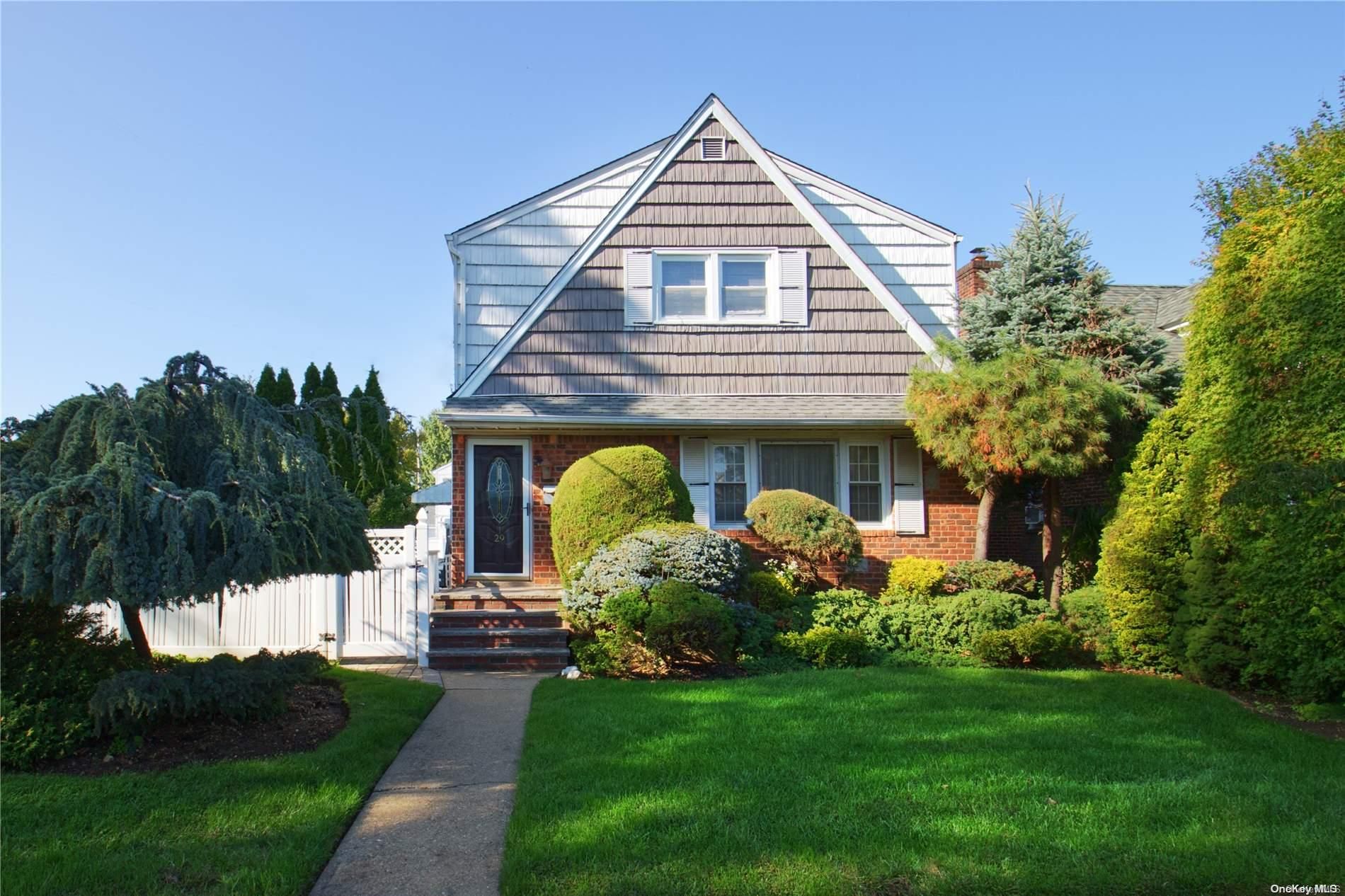 29 Park Avenue, Garden City Park, NY 11040 - See Est. Value, Schools & More