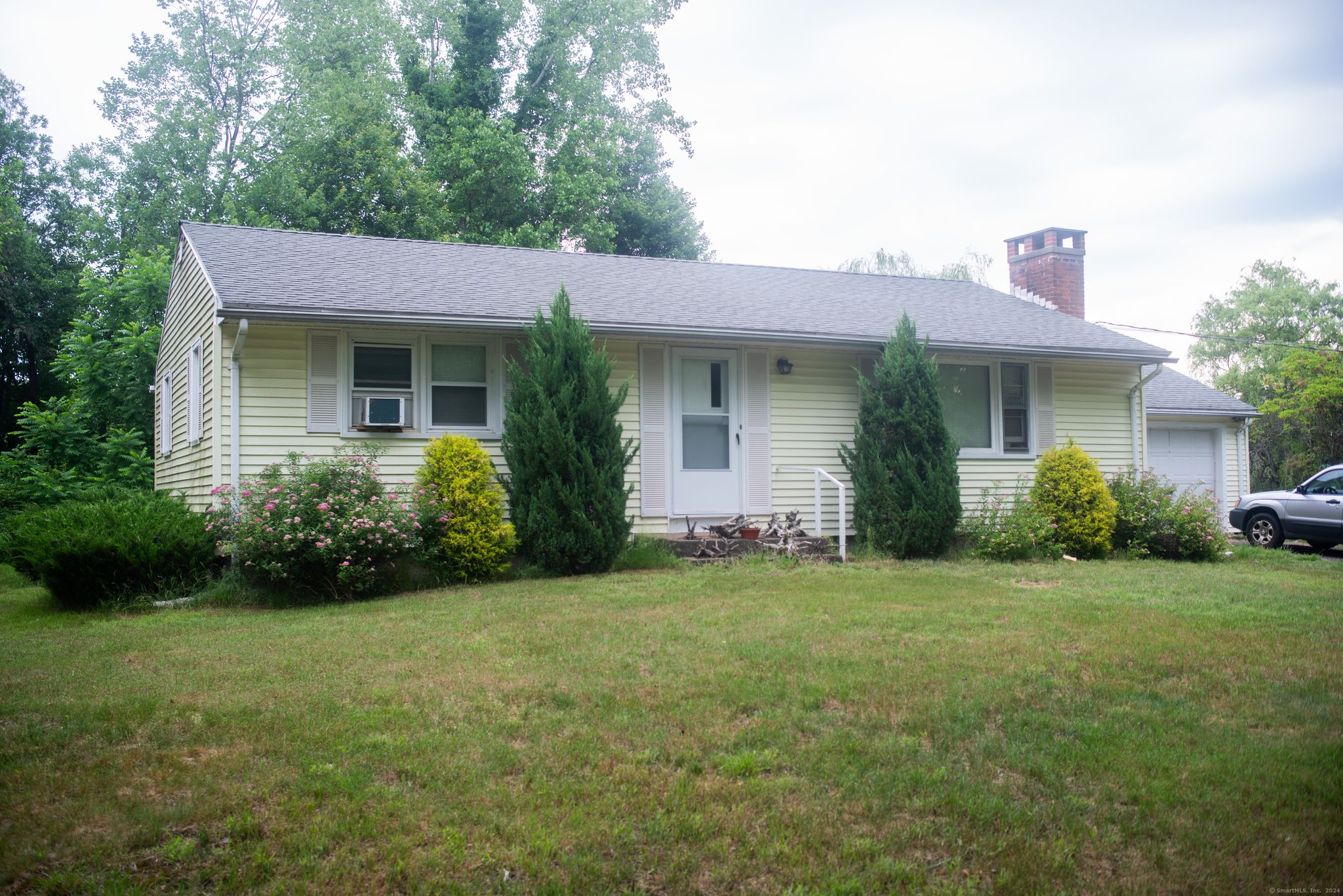 1390 River Boulevard, Suffield, CT 06078 - See Est. Value, Schools & More
