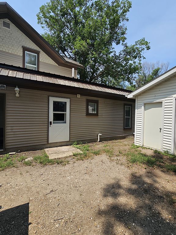 304 E 4th St, Plankinton, SD 57368 - See Est. Value, Schools & More