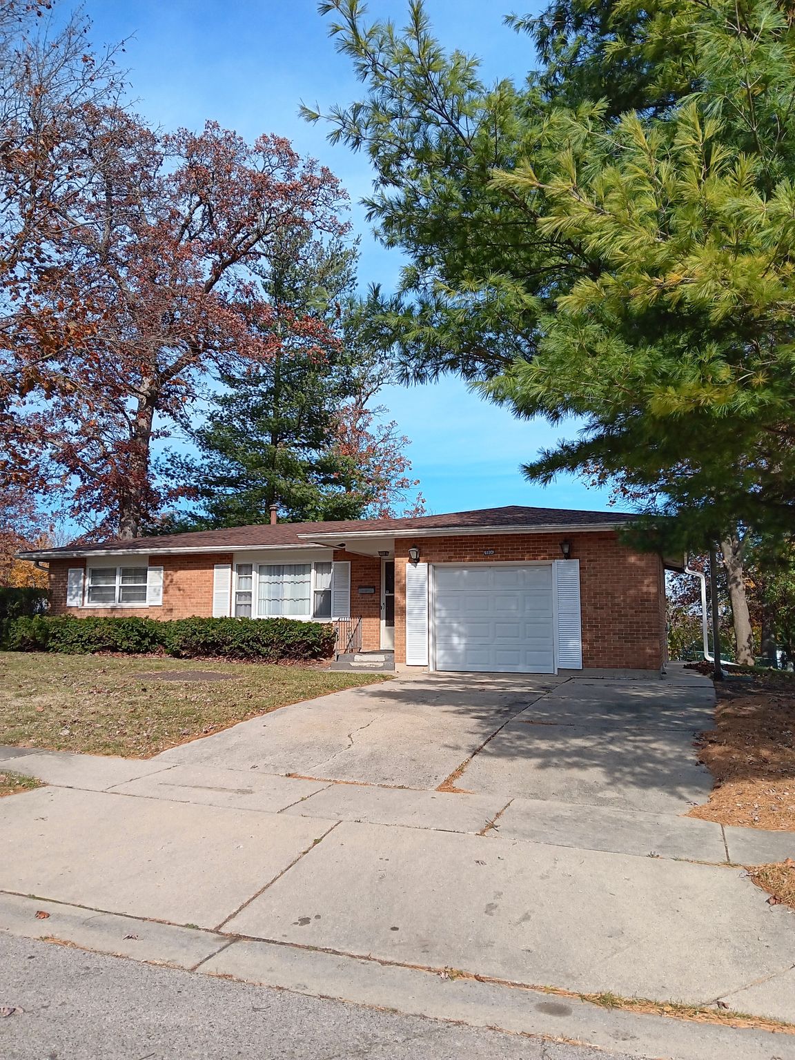 1110 Manchester Mall, McHenry, IL 60050 - See Est. Value, Schools & More