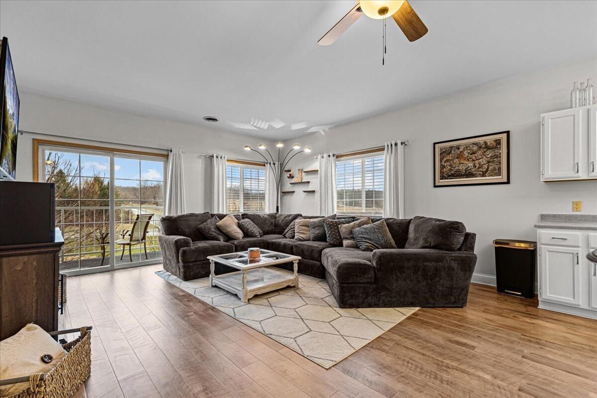 140 West Commerce BOULEVARD UNIT 301, Slinger, WI 53086 - See Est ...