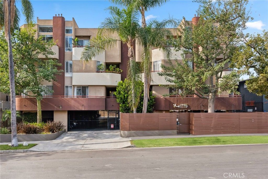 1425 N Detroit St #404, Los Angeles, CA 90046 | MLS# OC24247935 | Trulia