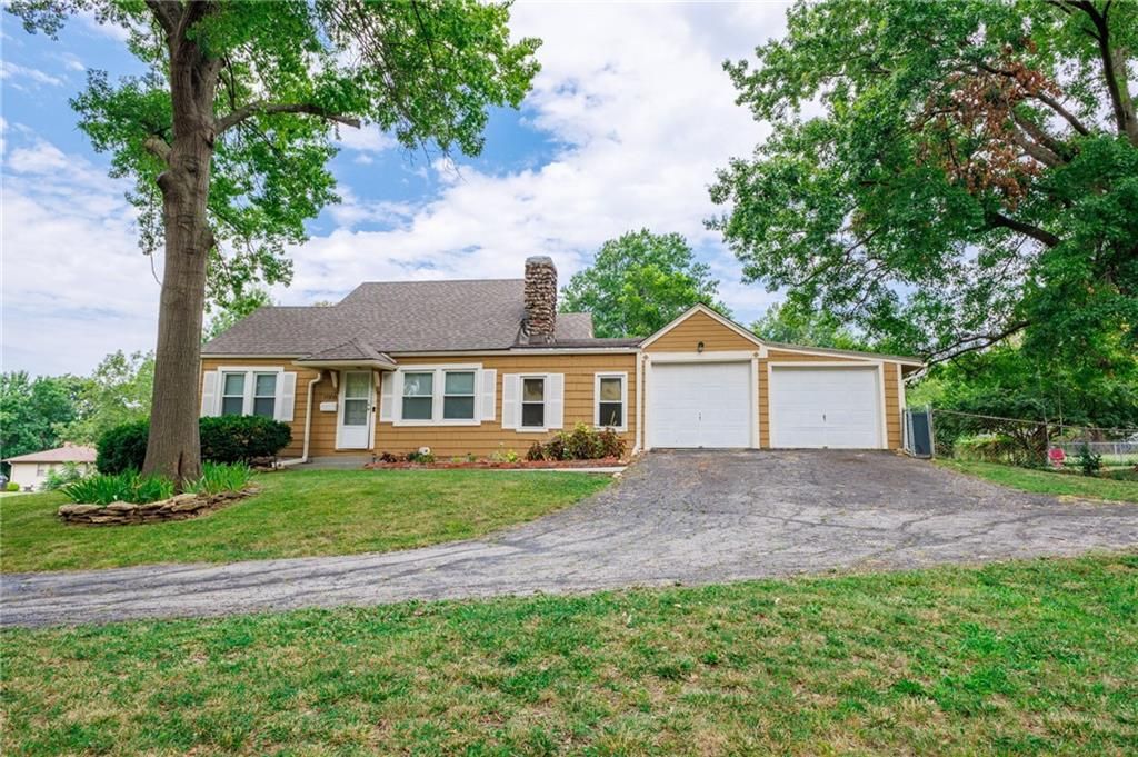 1008 W 100th Ter, Kansas City, MO 64114 - See Est. Value, Schools & More