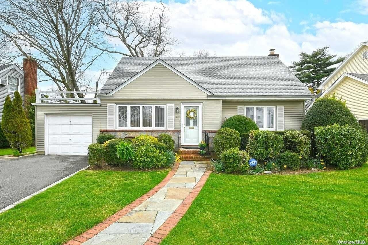 19 Rose Lane, Merrick, NY 11566 - See Est. Value, Schools & More