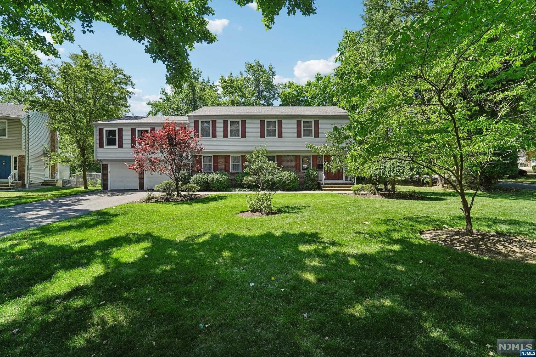90 Colgate Ave, Paramus, NJ 07652 - See Est. Value, Schools & More