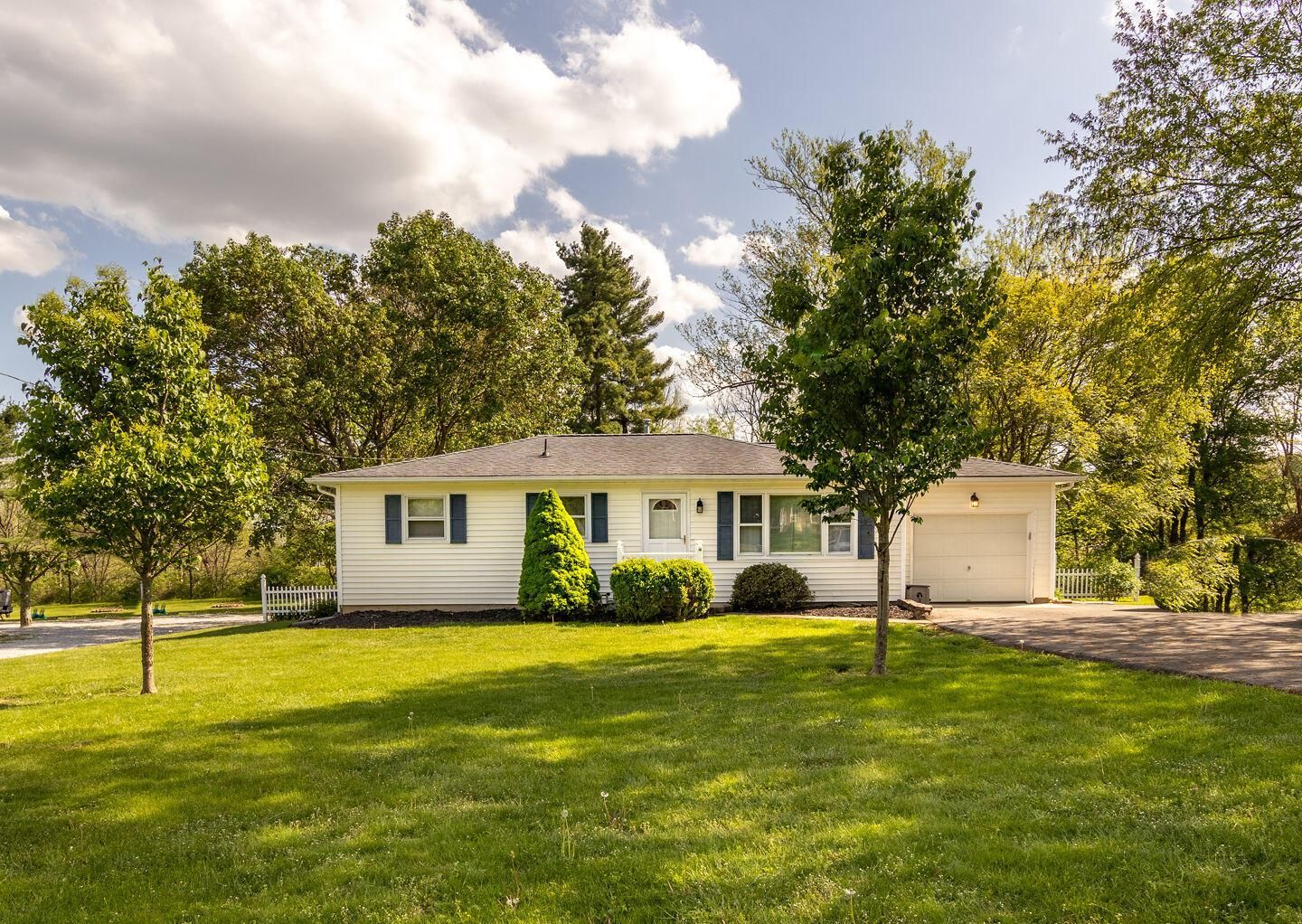 1637 Rainbow Dr NE, Lancaster, OH 43130 - See Est. Value, Schools & More
