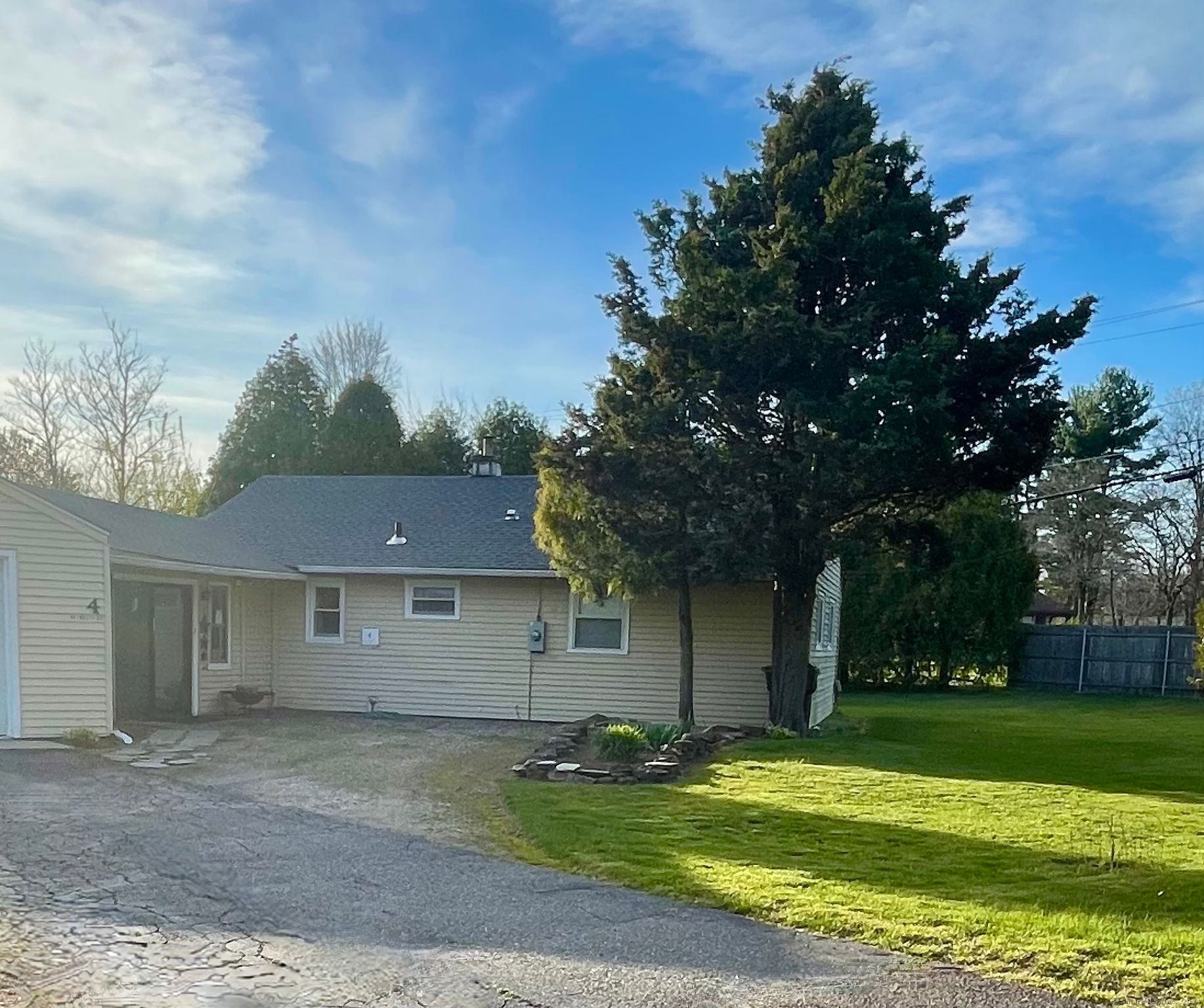 4 Weymouth Road, Enfield, CT 06082 - See Est. Value, Schools & More