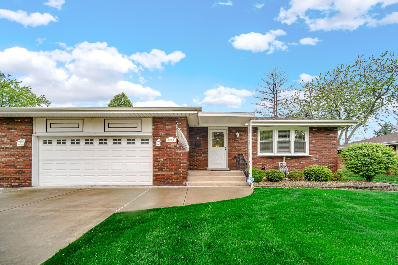 8218 Madison Ave, Munster, IN 46321 - See Est. Value, Schools & More