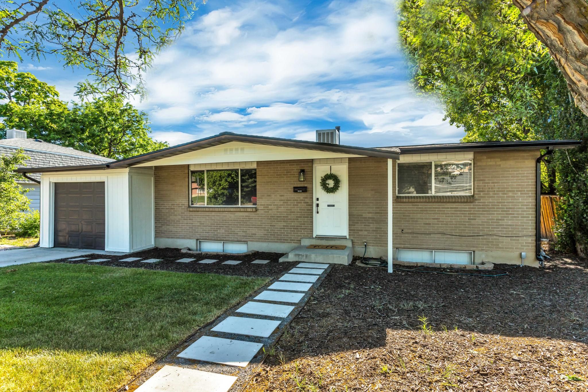 8440 S 1575 E, Sandy, UT 84093 - See Est. Value, Schools & More