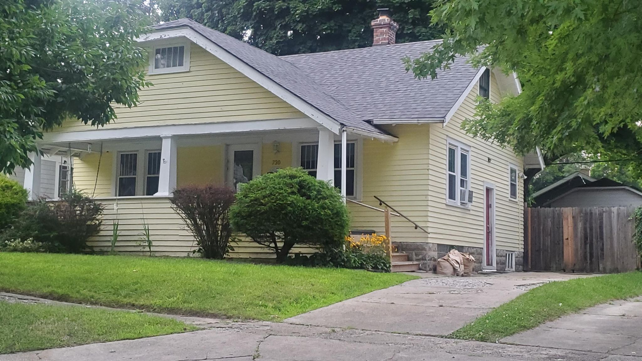 730 Frank St, Flint, MI 48504 - See Est. Value, Schools & More