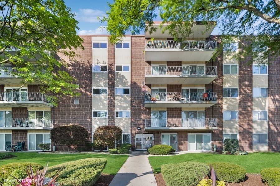 2900 Maple Ave #4E, Downers Grove, IL 60515 - See Est. Value, Schools & More