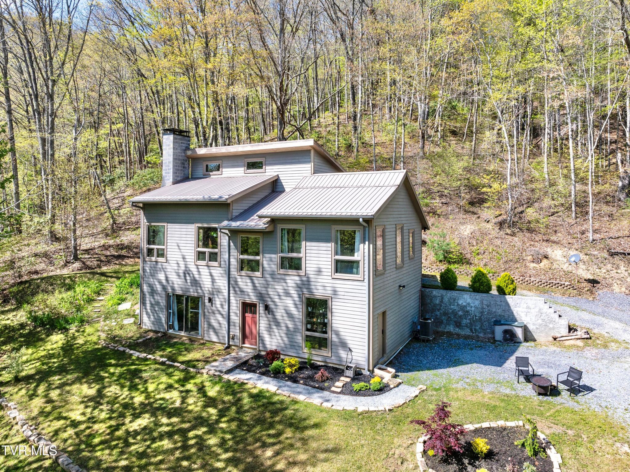 201 Dolan Hollow Rd, Roan Mountain, TN 37687 - See Est. Value, Schools ...