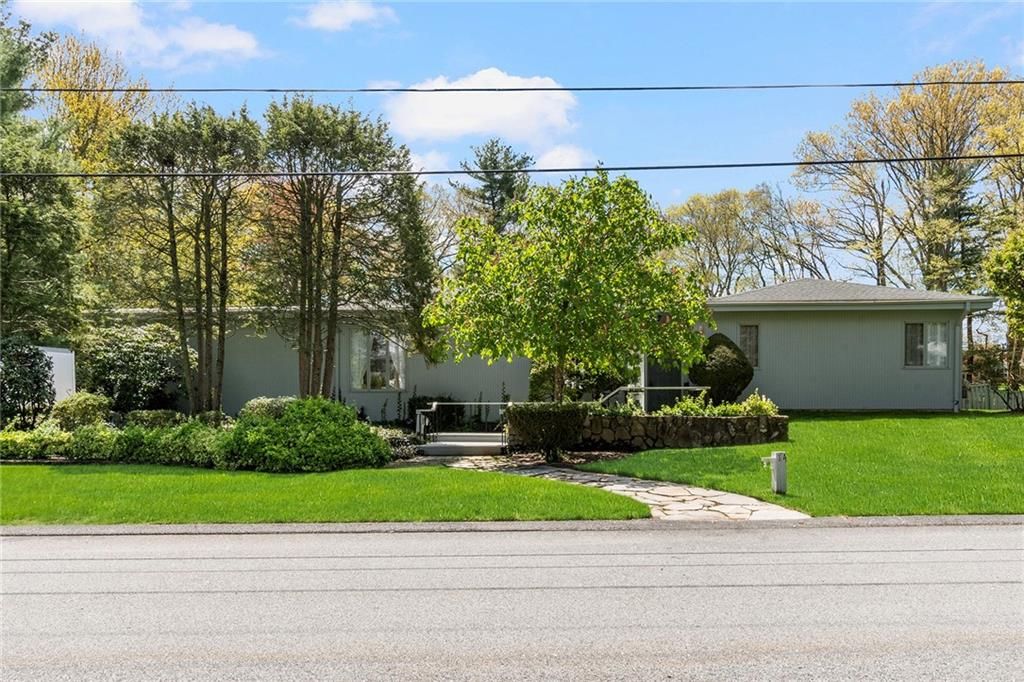 14 Countryside Dr, North Providence, RI 02904 - See Est. Value, Schools ...