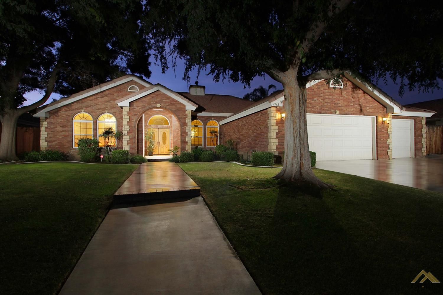 7712 Live Oak Way, Bakersfield, CA 93308 - See Est. Value, Schools & More