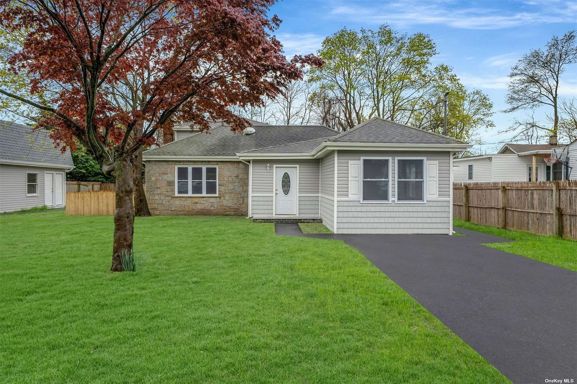 20 Dowsing Avenue, Bay Shore, NY 11706 - See Est. Value, Schools & More