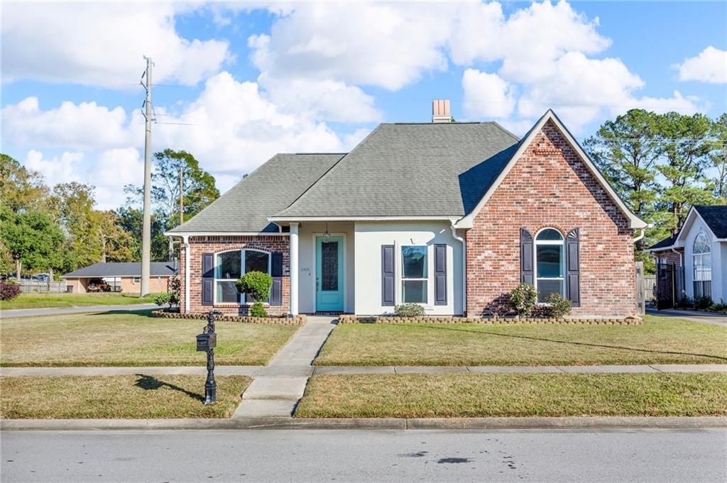 1905 Hunters Trail Dr, Baton Rouge, LA 70816 - See Est. Value, Schools ...