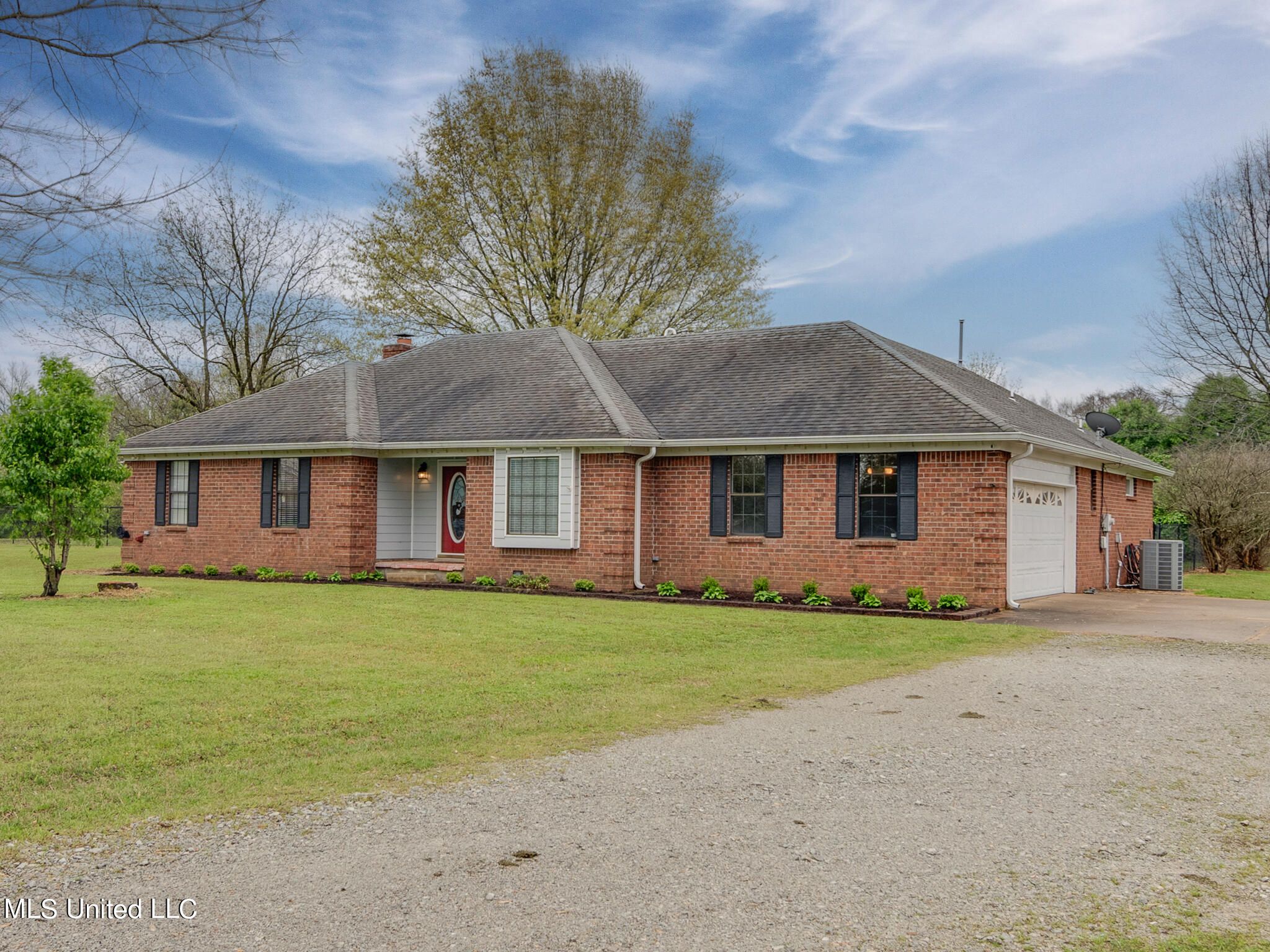 11615 Whispering Pines Dr, Olive Branch, MS 38654 - See Est. Value ...